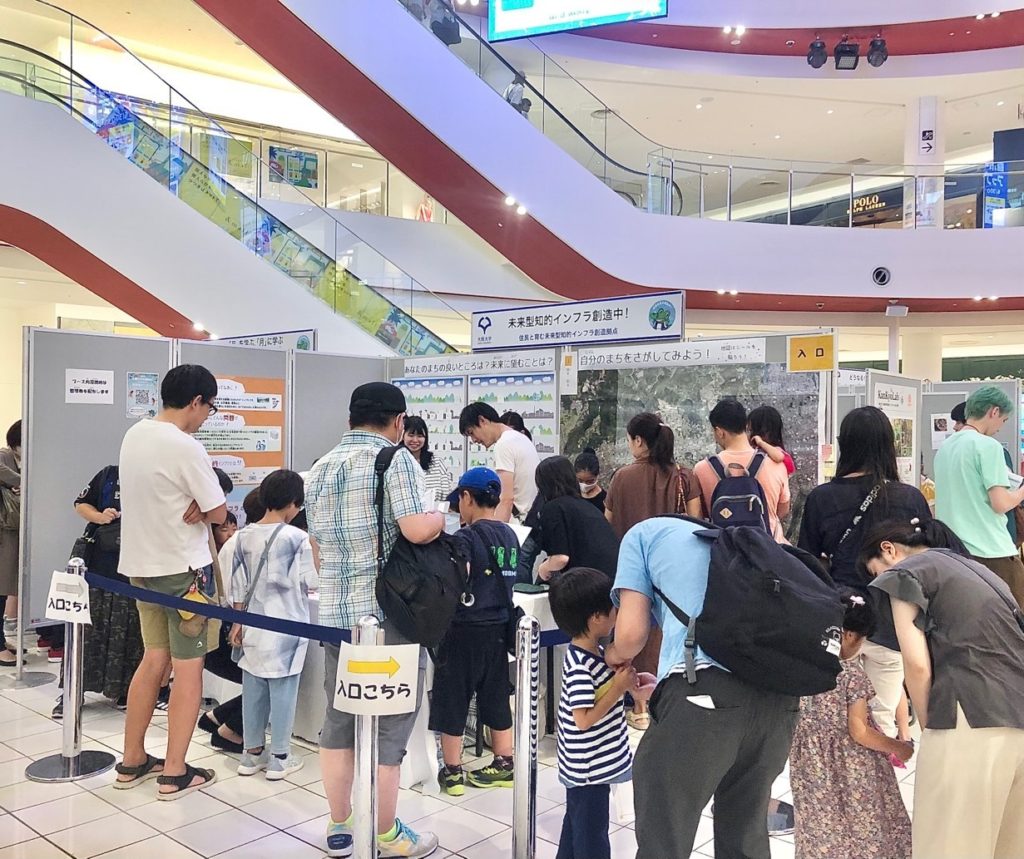 【活動報告】「共創DAY＠EXPOCITY」で拠点ブースを出展。たくさんの子どもたちが体験してくれました | 住民と育む未来型知的インフラ創造拠点